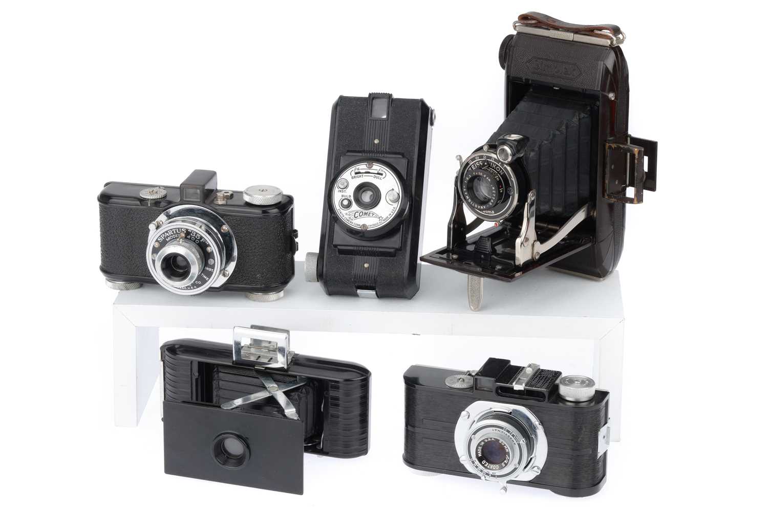Lot 439 - A Group of Bakelite Cameras,