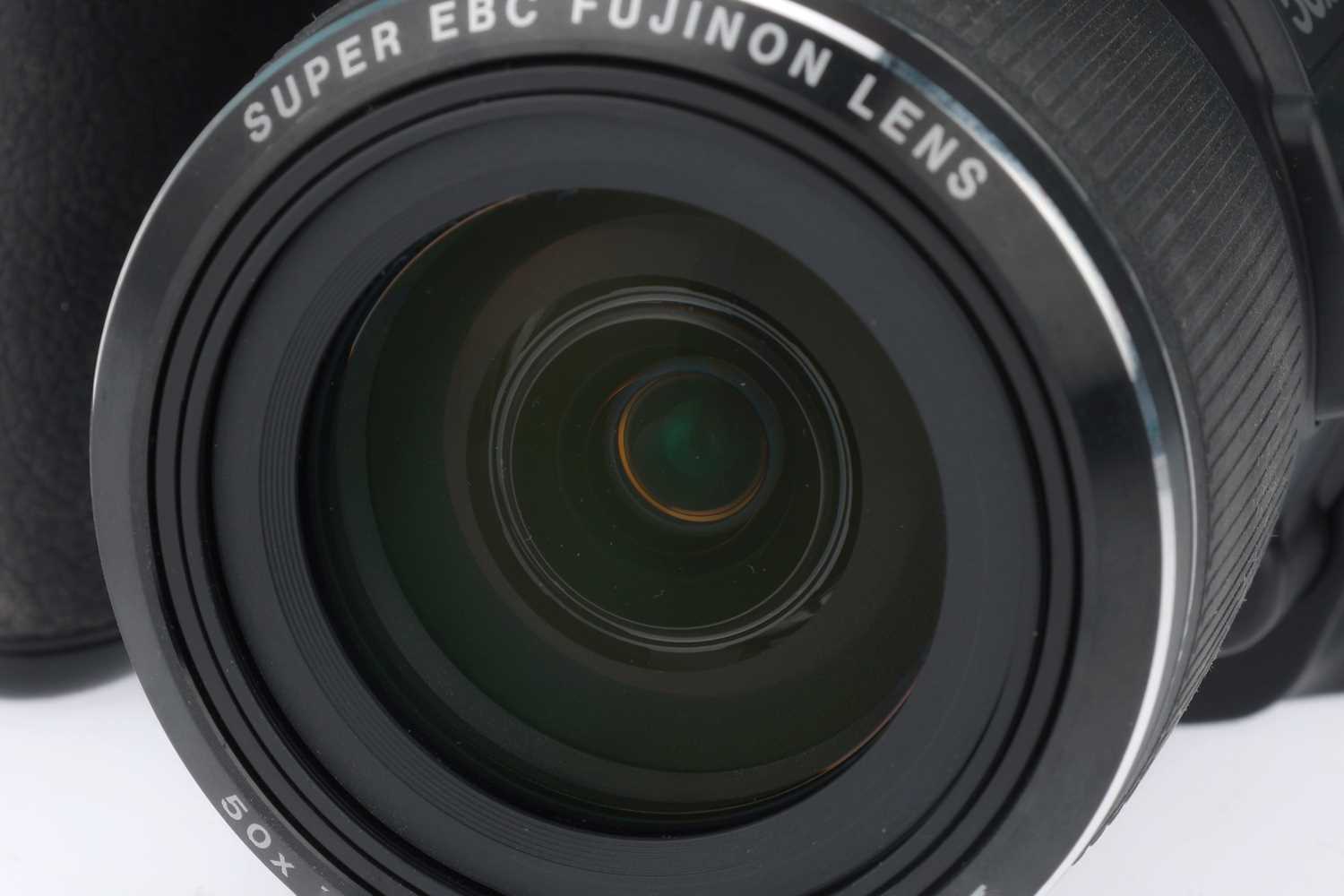 Lot 164 - A Fujifilm Finepix S9800 Digital Bridge