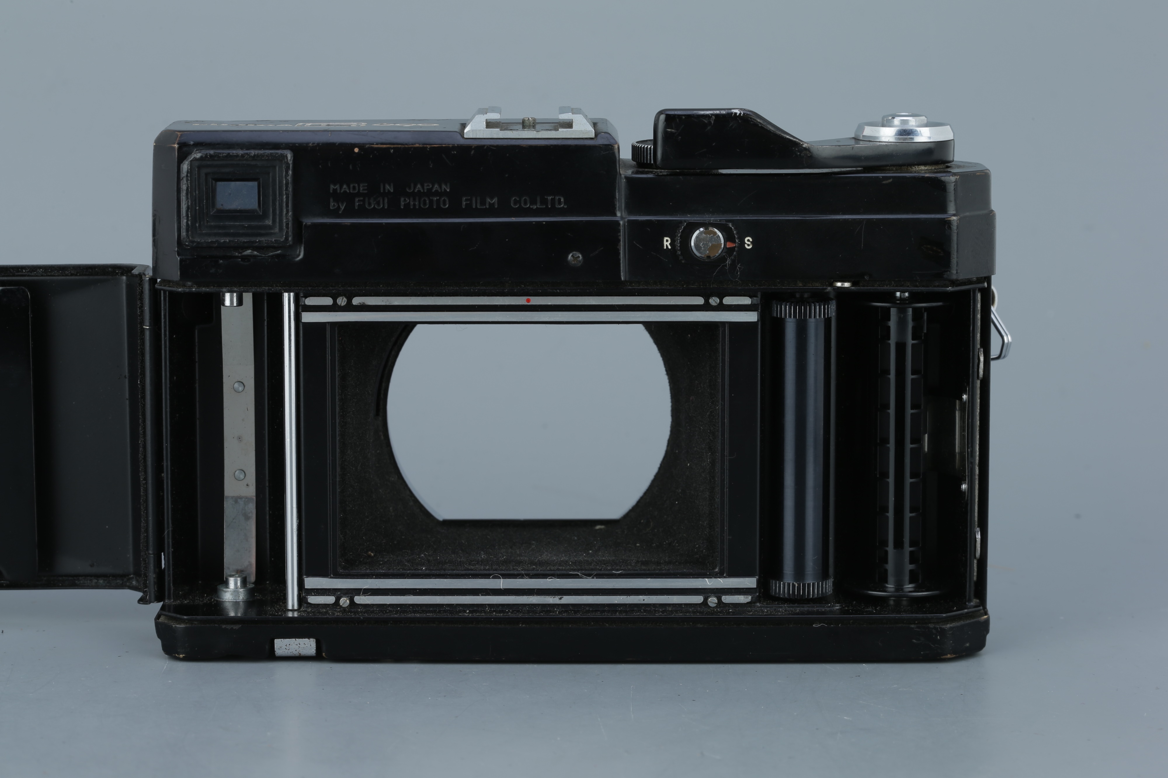 Lot 511 - A Fuji FUjica G690 BLP Rangefinder Body,