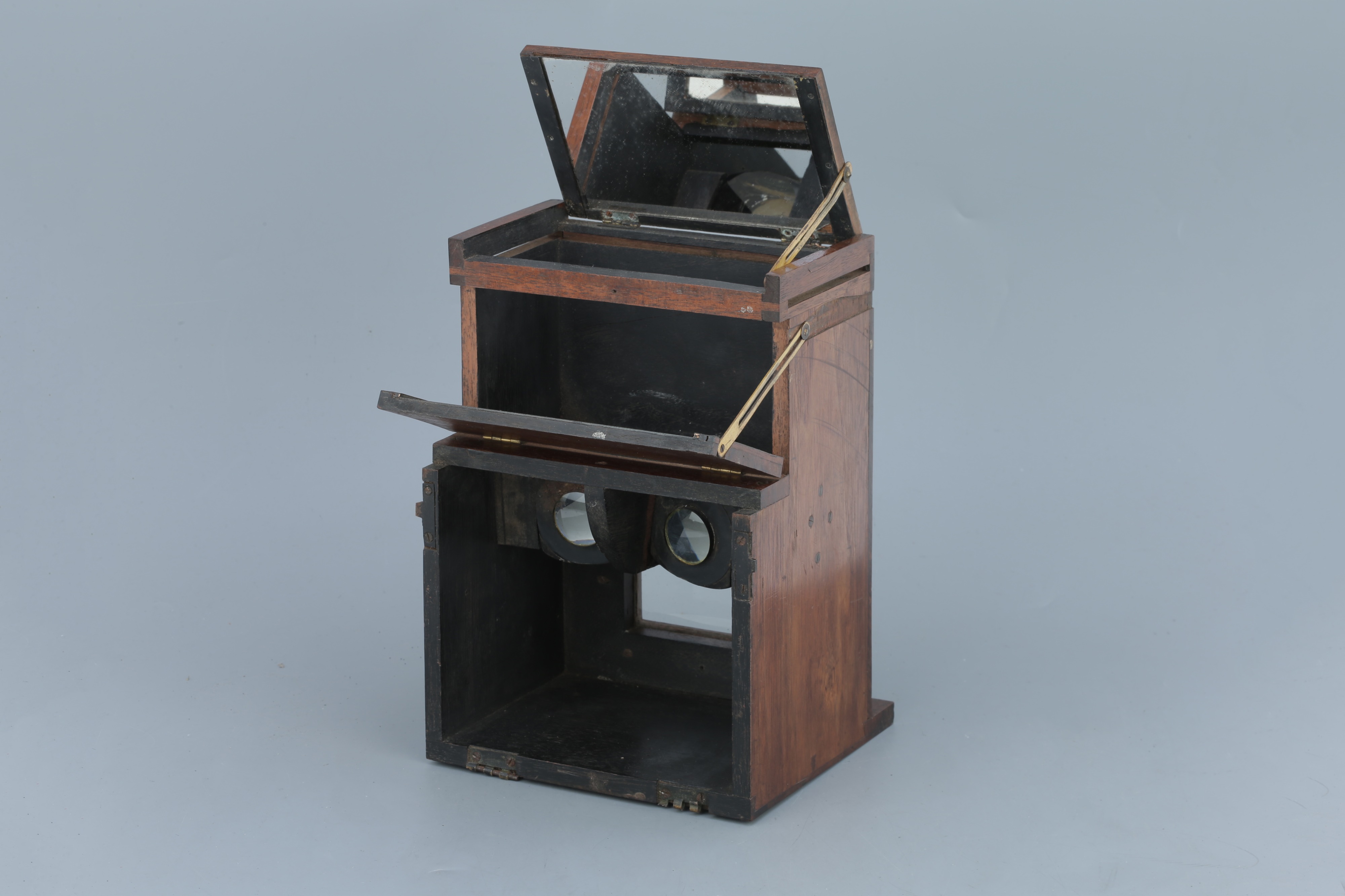 Lot 81 - An Unusual Stereoscope / Stereo Viewer,
