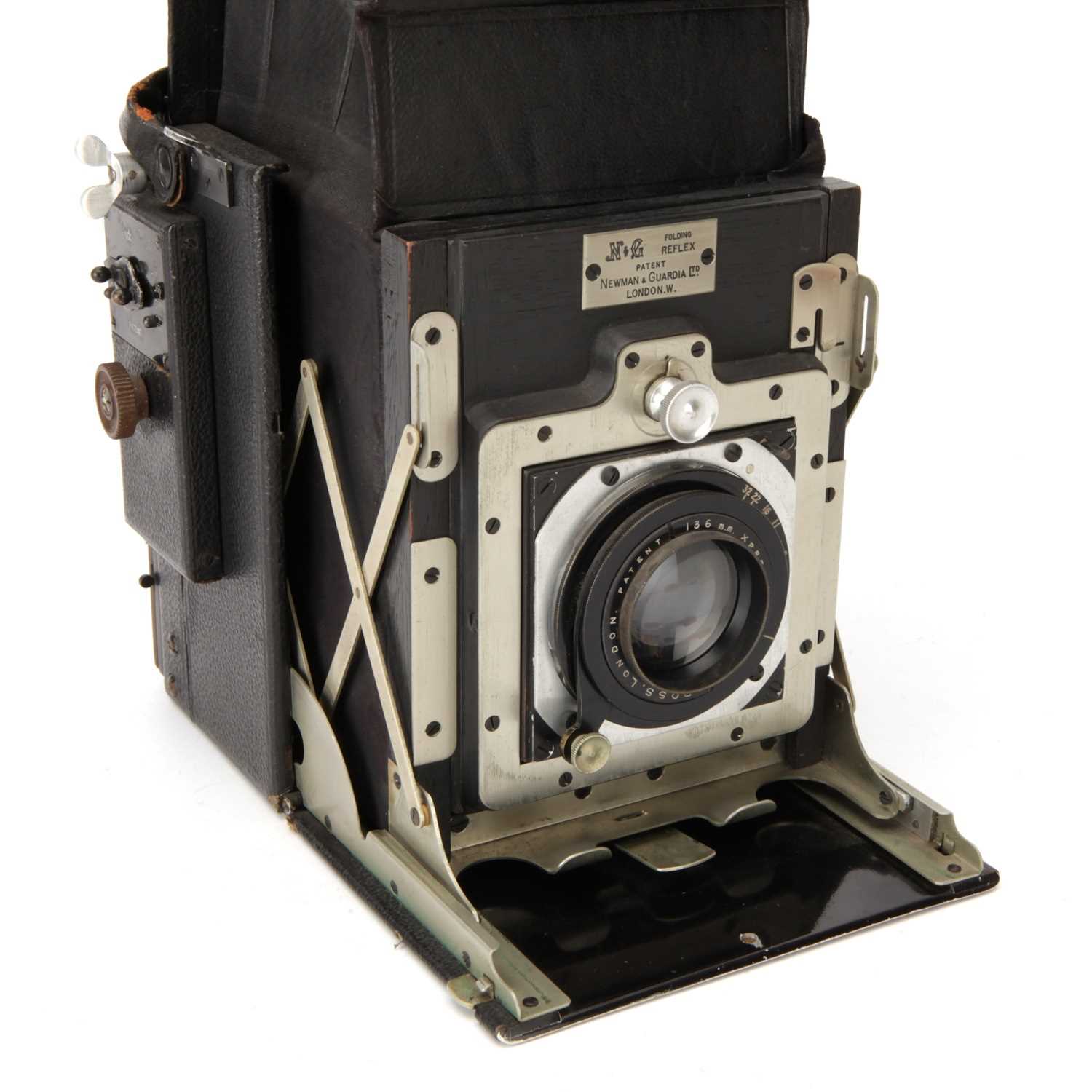 Lot 443 - A Newman & Guardia Folding Reflex Hand