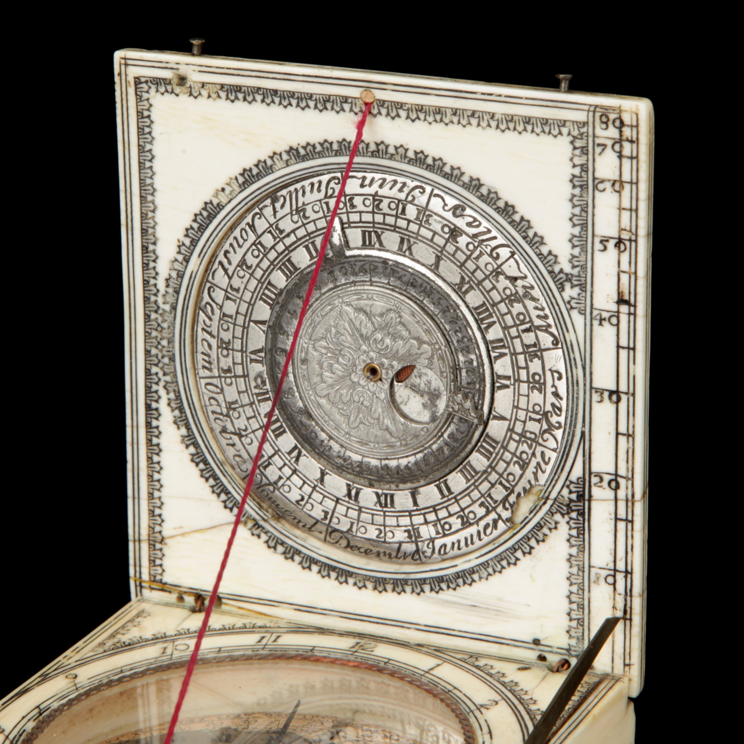 Lot 154 - A 17th Century Ivory Magnetic Azimuth Pocket