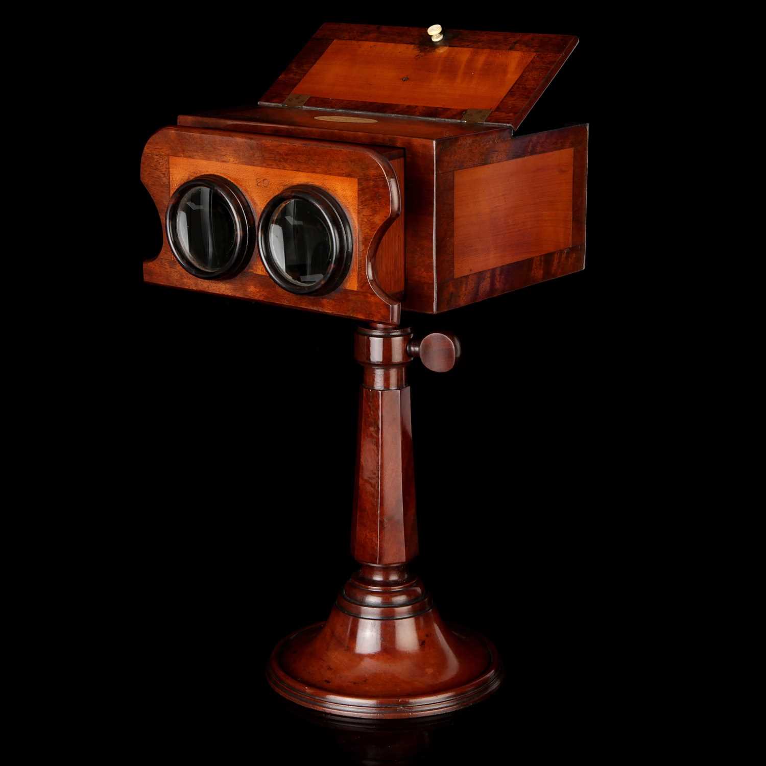 Lot 184 - A Brewster-Pattern Pedestal Dioramic